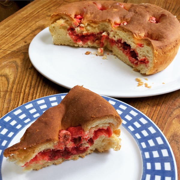 gâteau de Saint-Genix ou brioche aux pralines roses - La cuisine de ...